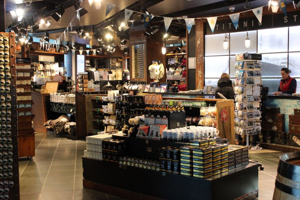 TITANIC: CQD CQD CQD SOS SOS CQD DE MGY - Himomatkaajan Turinoita